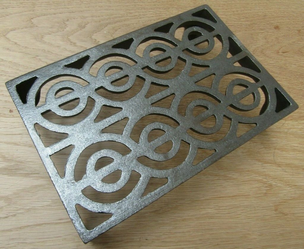 9″ x 6″ Regency Scroll Air Brick Antique Iron – Ironmongery Express [UK]